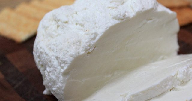 Come preparare un formaggio fresco a casa